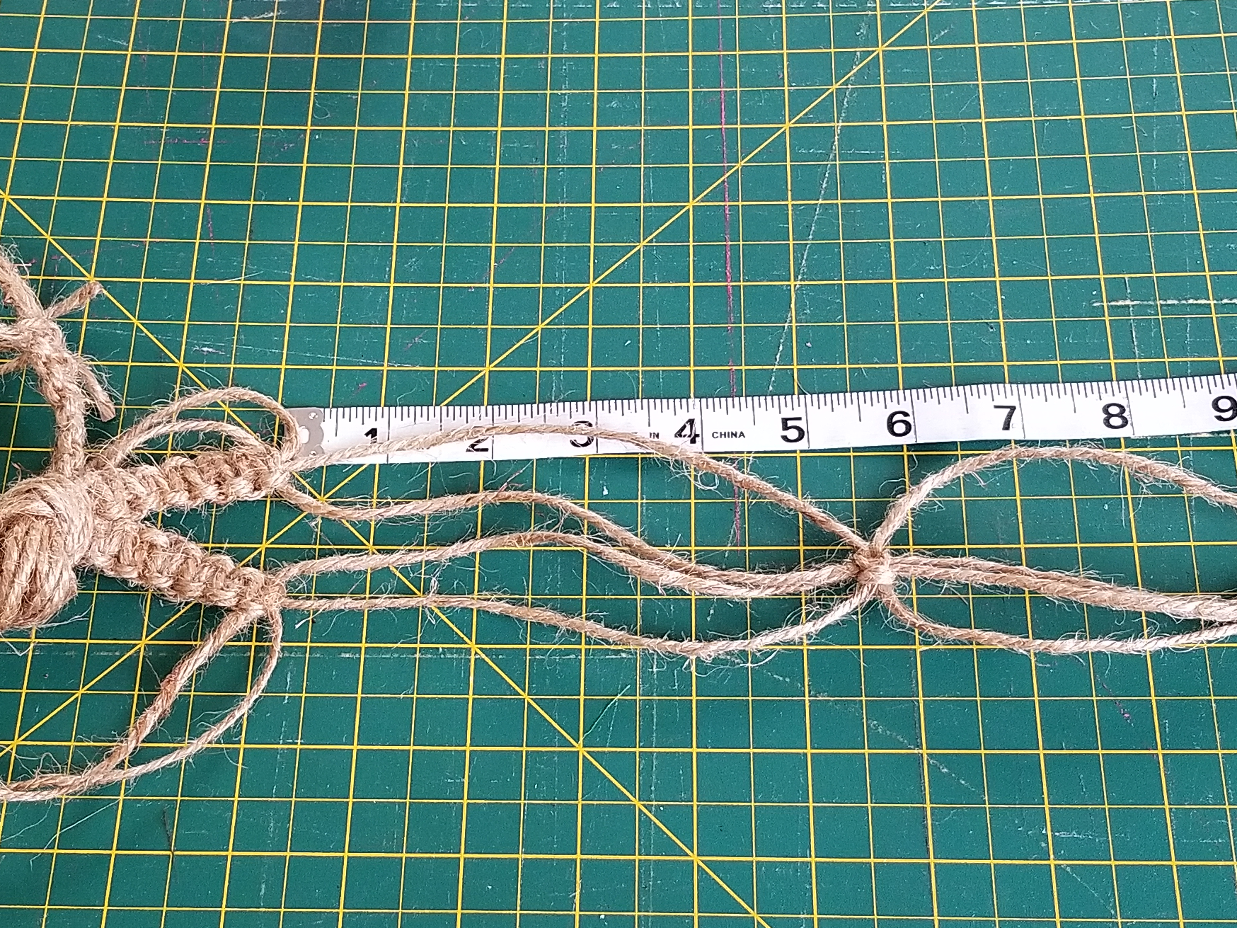 DIY Feeder - make square knot - The Salty Knitter